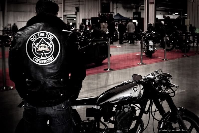 Qué significa "Do The Ton" en la cultura Cafe Racer